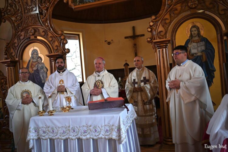 ÎPS Aurel Percă în vizită la Liceul Don Orione din Oradea | Biserica ...